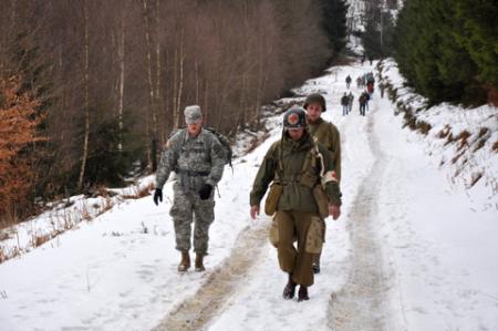 Encore des photos de la Marche commémorative de la 82ème Airborne (La ...